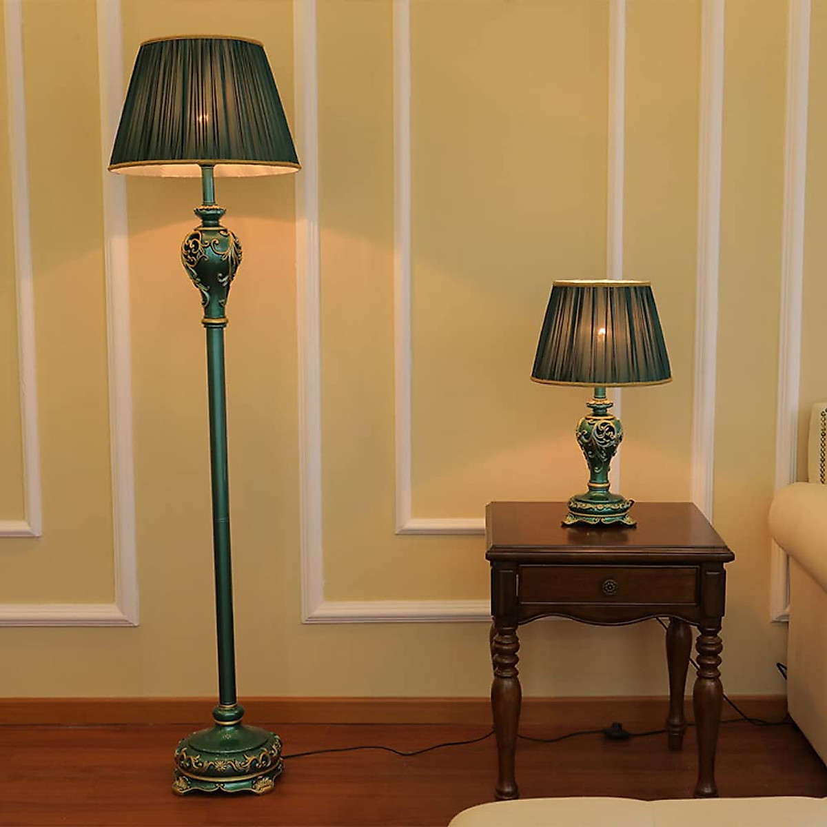 GaRcan Victorian Style Table Lamp, Traditional Handmade Fabric Lampshade Bedroom Bedside Lamp Resin Sculpture Lamp Body Desk Lamp for Living Room Study Reading Lamp