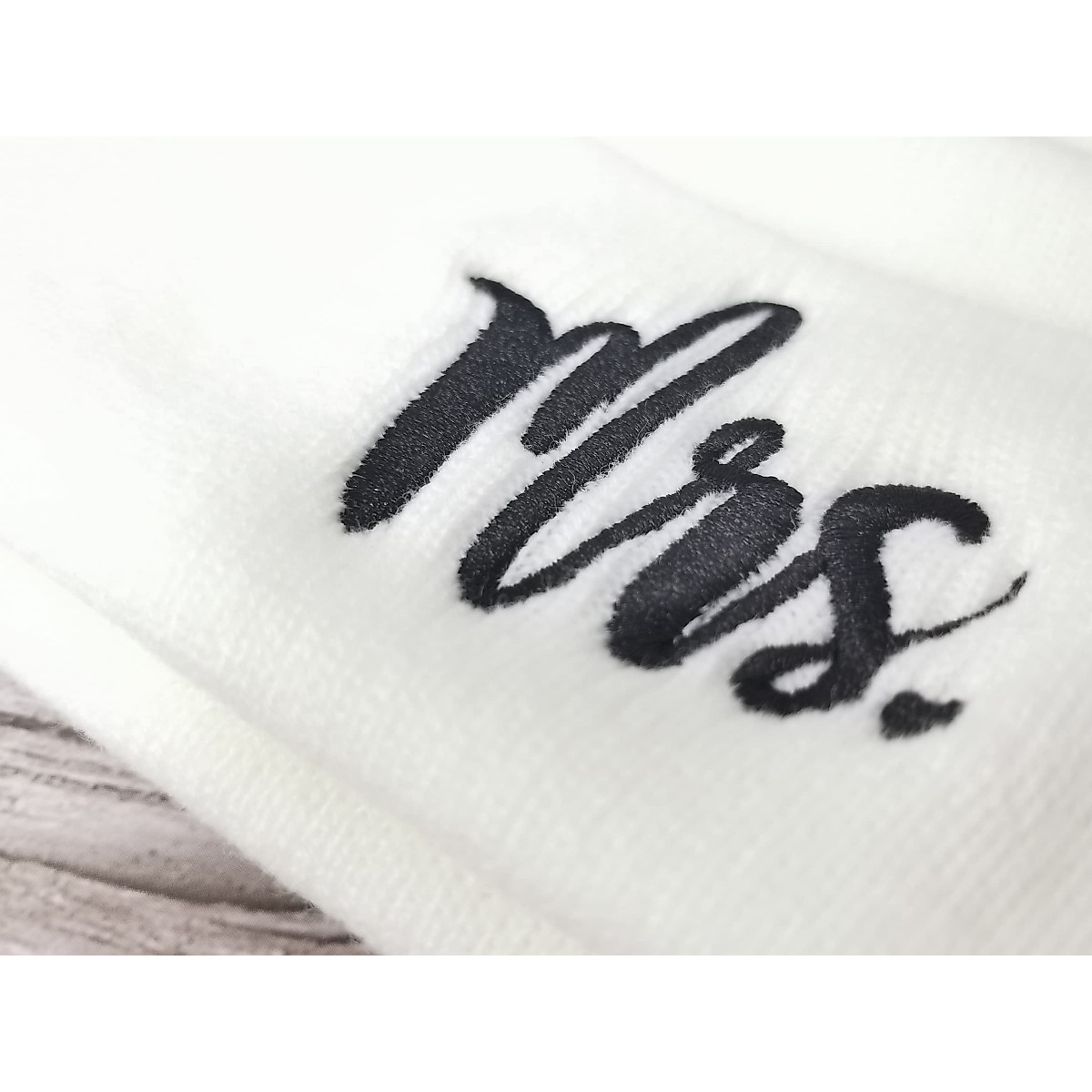 Hepandy Mr and Mrs Beanies Matching Skullies Hats Couples Set, Embroidered Black White Winter Warm Knit Knitted Hat, Honeymoon Wedding Gift