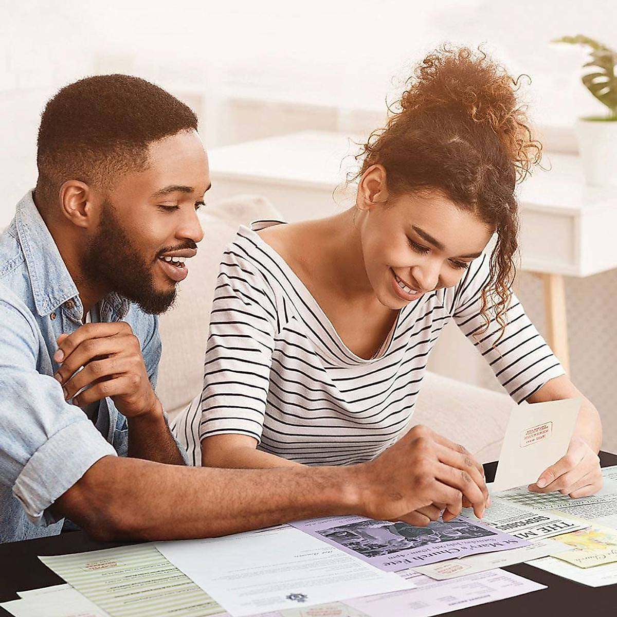 ThinkFun Cold Case: A Pinch of Murder – A Murder Mystery Game in a Box for Ages 14 and Up