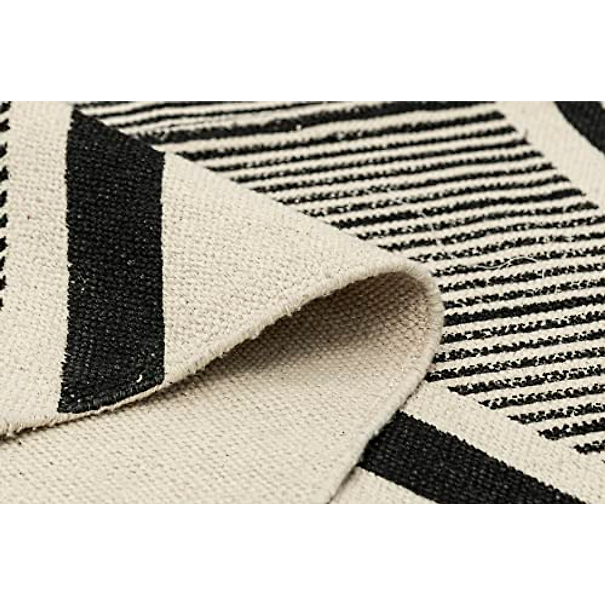 HOMEMONDE Boho Tufted Small Area Rug Washable 2x3 ft Cotton Geometric Woven Farmhouse Shaggy Throw Area Rug with Tassels for Entryway, Doormat, Kitchen Home Decor