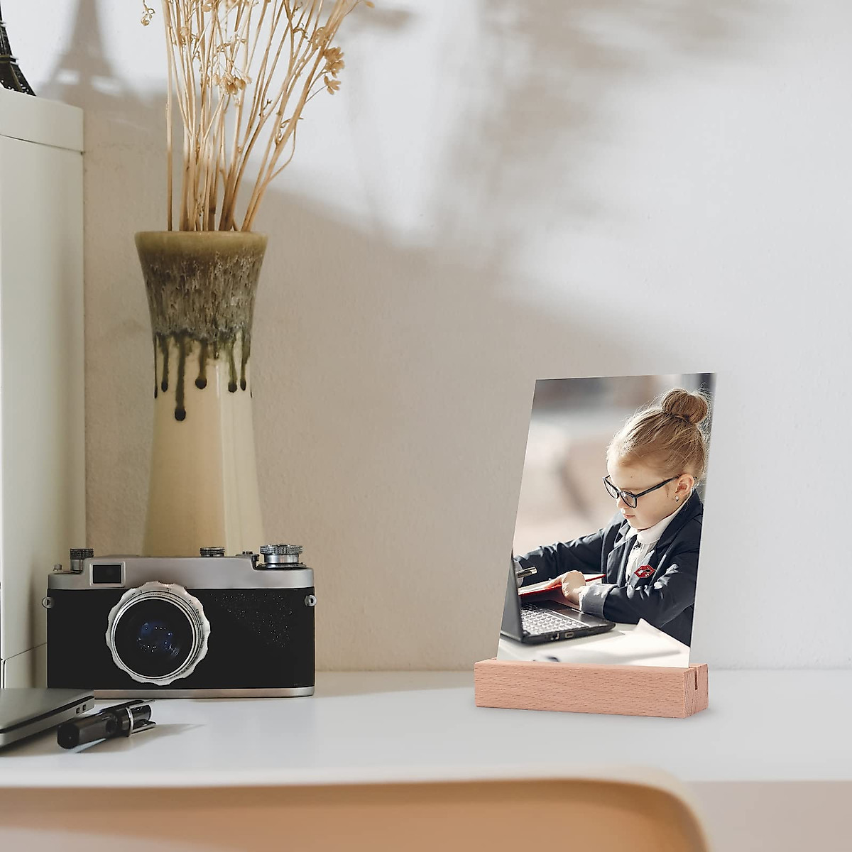 FACATH 12 Pieces Wood Place Card Holders, Wooden Postcard Holder, Signs Table Number Stands Rustic Acrylic Sign Stand for Wedding Party Menu Table Dinner Home Party Events Decoration