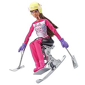 Barbie Winter Sports para Alpine Skier Brunette Doll (12 in) with Shirt, Pants, Helmet, Gloves, Pole, Sit Ski & Trophy, Great Gift for Ages 3 and Up