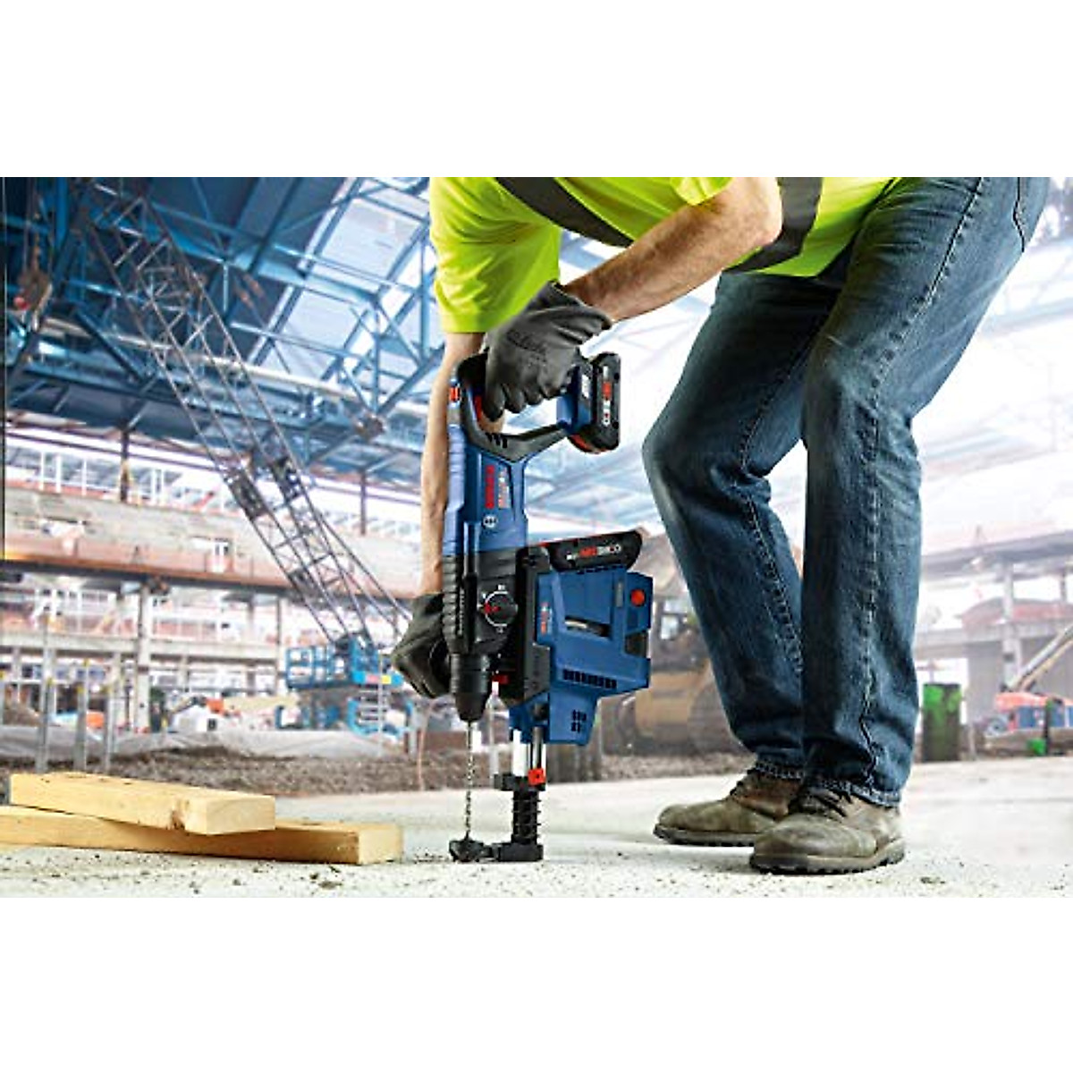 BOSCH GBH18V-26DK15 18V EC Brushless SDS-plus® Bulldog™ 1 In. Rotary Hammer Kit with (1) CORE18V® 4 Ah Advanced Power Battery