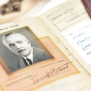 Escape from The Starline Express - Escape Room Game - Multiplayer Brain-Teasing Game / Escape The Room Game by Professor Puzzle.