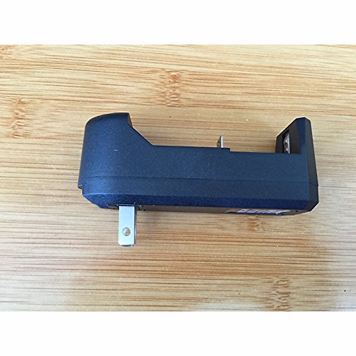 3.7V Smart Universal Rechargeable AAA AA 18650 RCR123A 14500 16340 17650 Li-ion Battery Charger for Camera/Flashlight/Laser Sight/Toys (Single Slot)