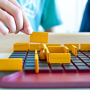 Quoridor | Abstract Strategy Game for Adults and Familes | Ages 8+ | 2 to 4 Players | 15 Minutes