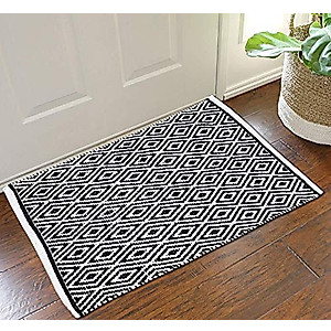Ramanta Home 100% Cotton Diamond Rug 21x34 Hand Woven Reversible Washable Rug - Black,Farmhouse Bathroom Rugs,Entry Rugs,Rugs for Living Room,Rag Rug,Kitchen Rug Cotton,Machine Washable Rug,Woven Rug