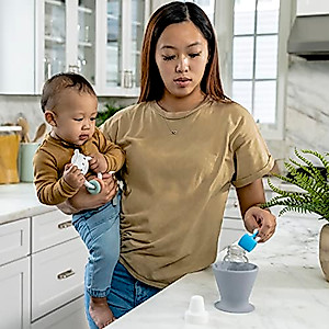 Bökee baby bottle and silicone pump holder - prepare baby bottles with one hand and prevent breast milk spills, Grey