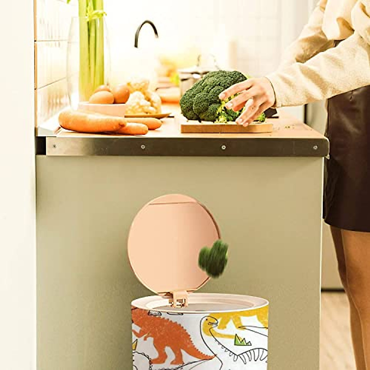 SHL96PZGX Small Garbage Can with Lid Grunge Seamless with Dinosaur on White Print for Boys with Wood Long Legs Simple Human Trash Can for Kitchen, Bathroom, Dog Proof, 1.8 Gallon - 7L