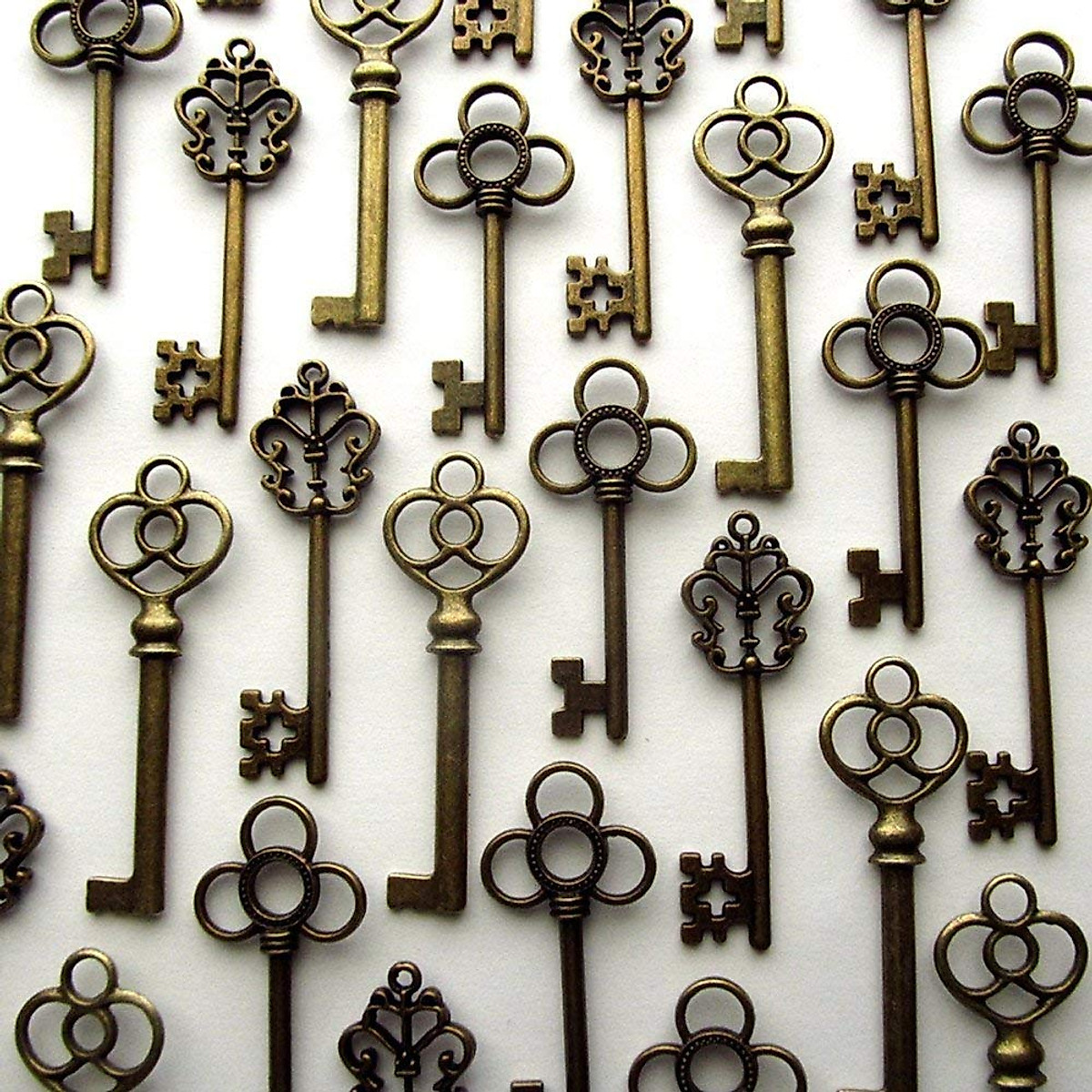 Aokbean Mixed Set of 30 Large Skeleton Keys in Antique Bronze - Set of 30 Keys