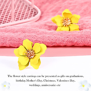 7 Pairs Boho Flower Stud Earrings for Women, Flower Shaped Daisy Earrings with Gold Bud (Cute Style)