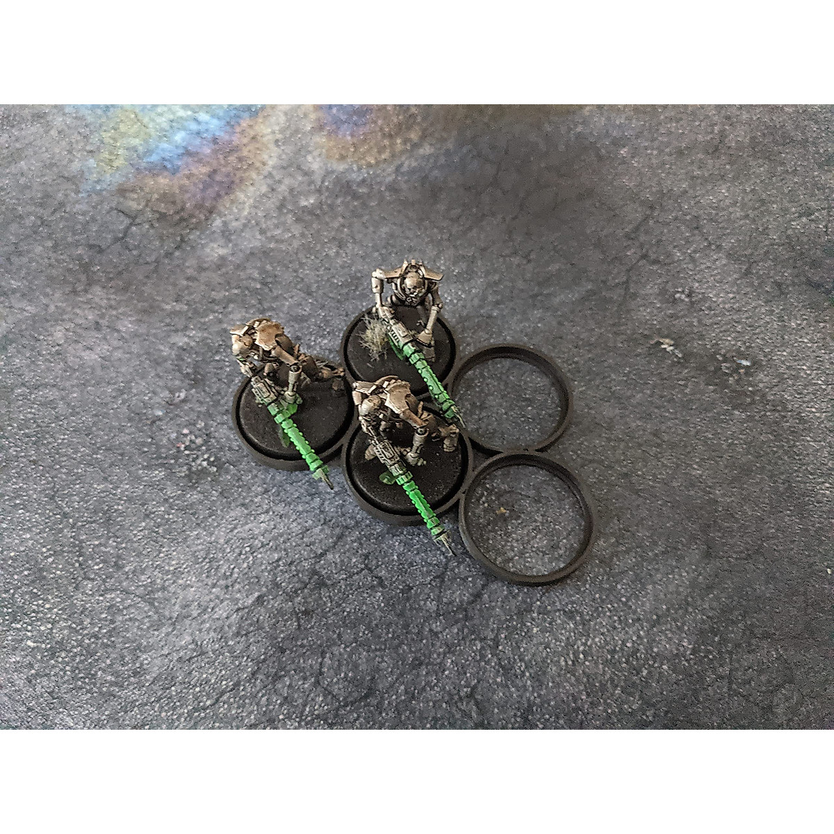 MiniDepot, 8 Pack 32mm Movement Trays 5 Model Capacity for Warhammer 40k, Age of Sigmar, and Other Miniature Games (Staggered Formation)