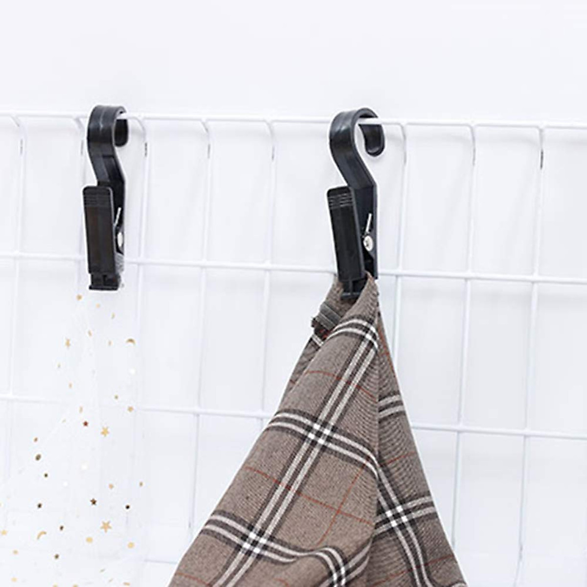 4Pcs Tent Accessories Tent Lights Hook for Camping Hanging Multifunctional Clip Tent Canopy Clip Outdoor Camping Equipment Accessories Practical Clothespin.