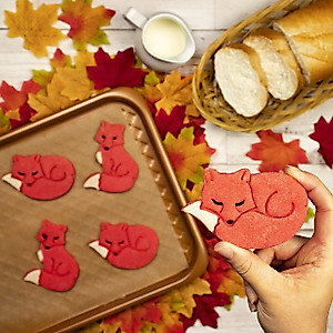 Set of 2 Fox cookie cutters (Designs: Fox Sleeeping and Sitting), 2 pieces - Bakerlogy