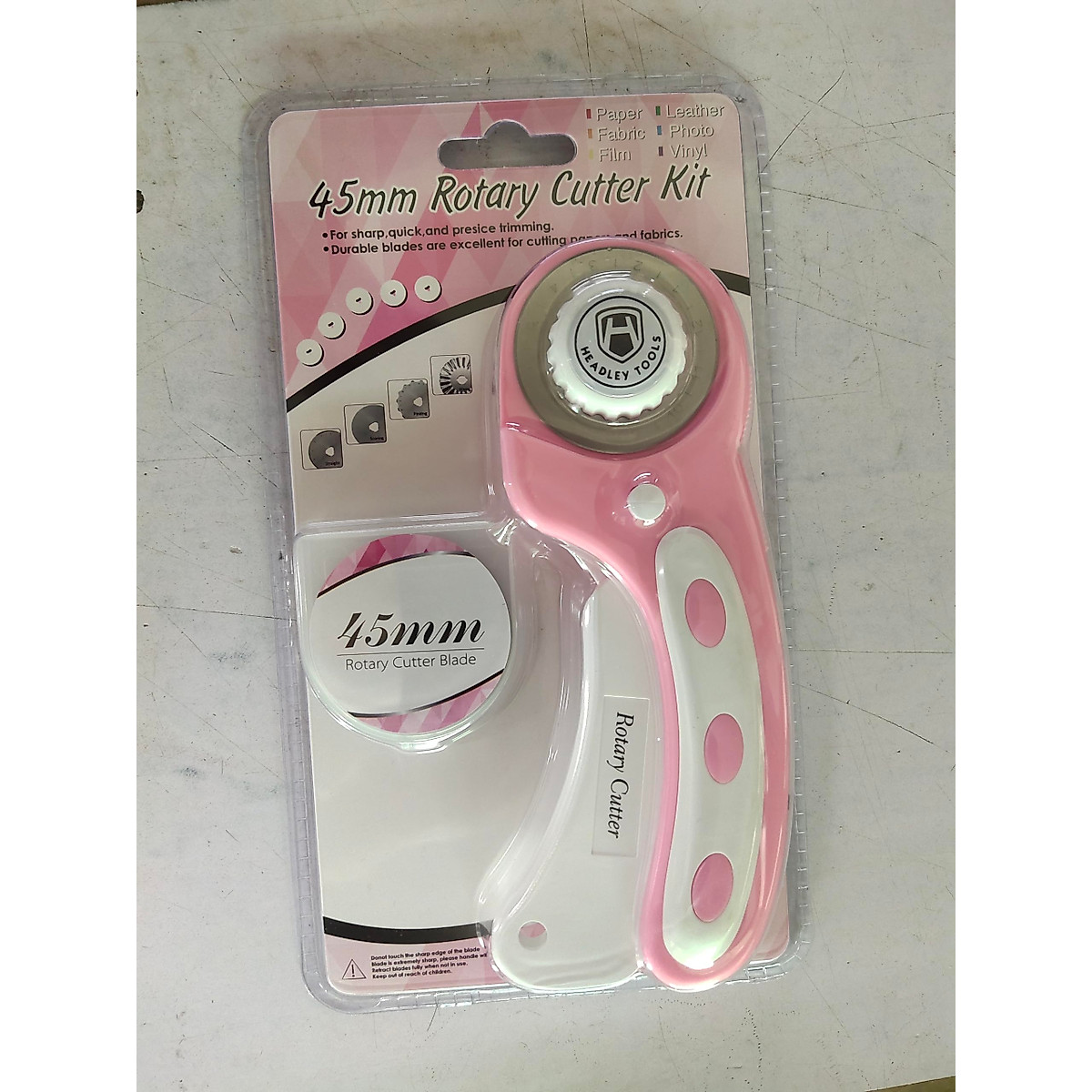 45mm Rotary Cutter with 5pcs Extra Blades, Ergonomic Handle Rolling Cutter with Safety Lock for Fabric, Leather, Crafting, Sewing, Quilting, Fabric Rotary Cutter Perfect for Left & Right Hand(Pink)