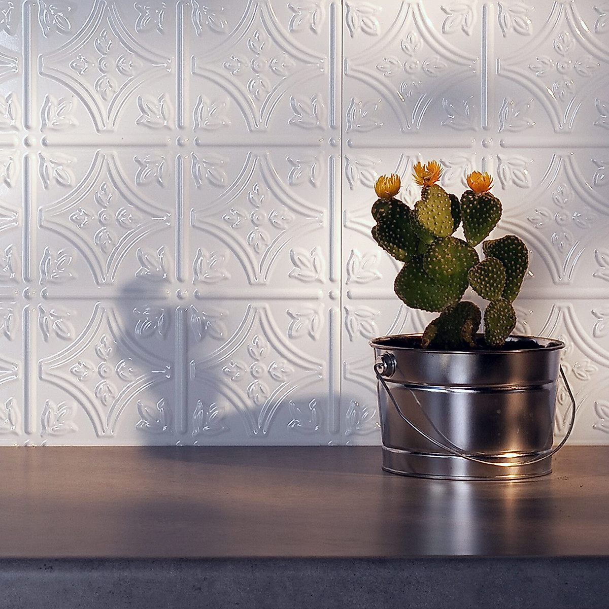 FASÄDE Traditional Style/Pattern 1 Decorative Vinyl 18in x 24in Backsplash Panel in Matte White (5 Pack)