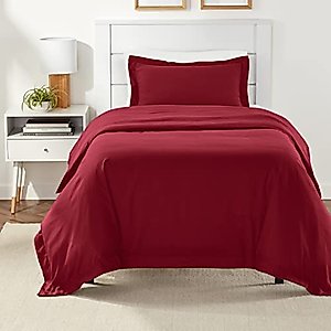 Amazon Basics Lightweight Microfiber 2-Piece Duvet Cover Set with Zipper Closure, Twin/Twin XL, Burgundy, Solid