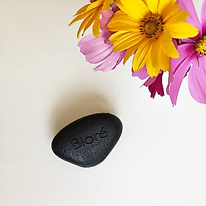 Bioré Charcoal Pore Penetrating Bar, with Jojoba Beads for Gentle Exfoliation of Oily Skin, 3.77 Ounce