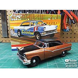 AMT 1956 Ford Victoria Hardtop 1:25 Scale Model Kit
