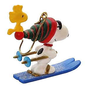 1999 Hallmark Keepsake Miniature Ornament Winter Fun With Snoopy Collector's Series