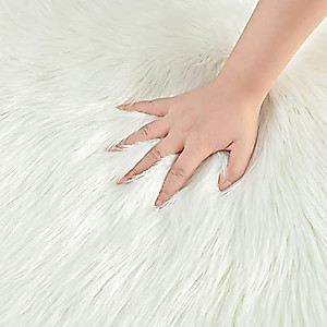 YJ.GWL White Faux Fur Rug for Bedroom, Luxury Fluffy Sheepskin Rugs Bedside Rug 2 x 3 Feet, Furry Carpet Small Shag Bedroom Rug, Soft Throw Rugs for Living Room, Kids Boys Girls Room Decor