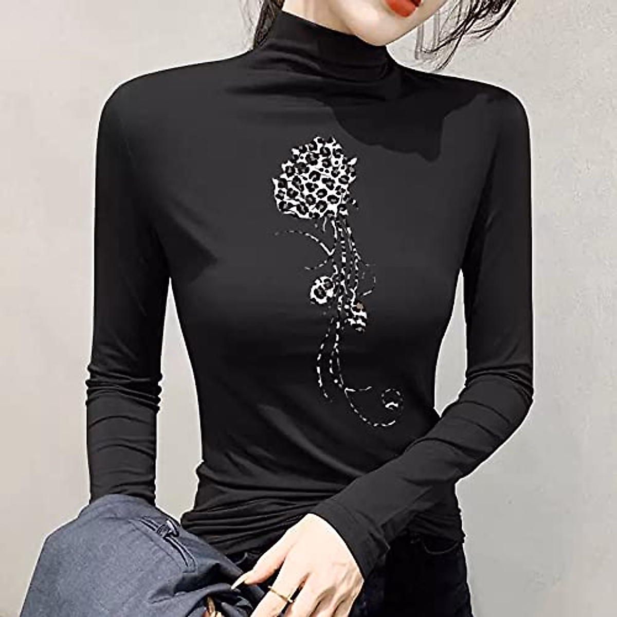 Animal Print Pattern Heat Transfer Vinyl Roll 12 Inch x 5 Feet Iron on Vinyl PU Animal Print HTV for T-Shirt Decoration DIY (Leopard Print)