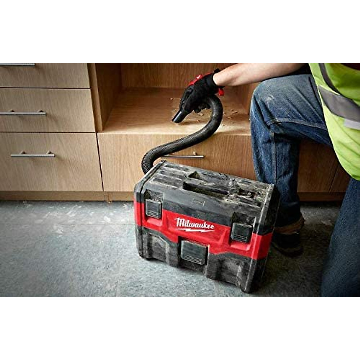 Milwaukee 0880-20P M18 Wet/Dry Vacuum with XC5.0 Starter Kit