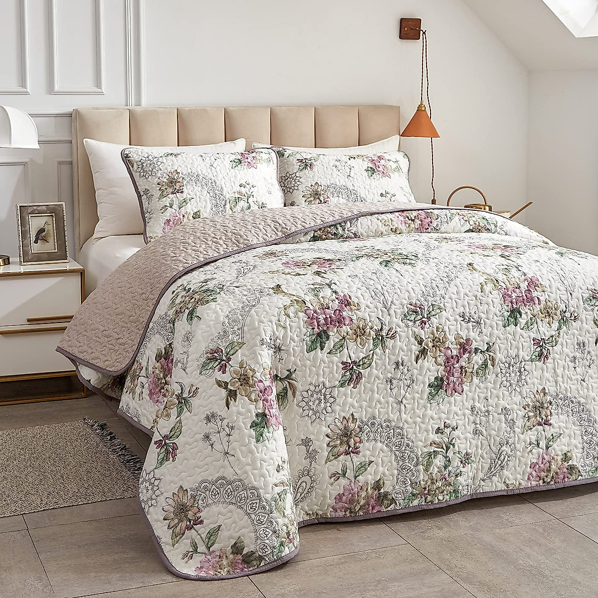 Flysheep 2 Pieces Quilt Set Twin Size, Beige Floral Reversible Bedspread Coverlet Set, Soft Microfiber Lightweight Bed Cover for Kids (68" x 86", 1 Quilt+ 1 Pillow Sham)