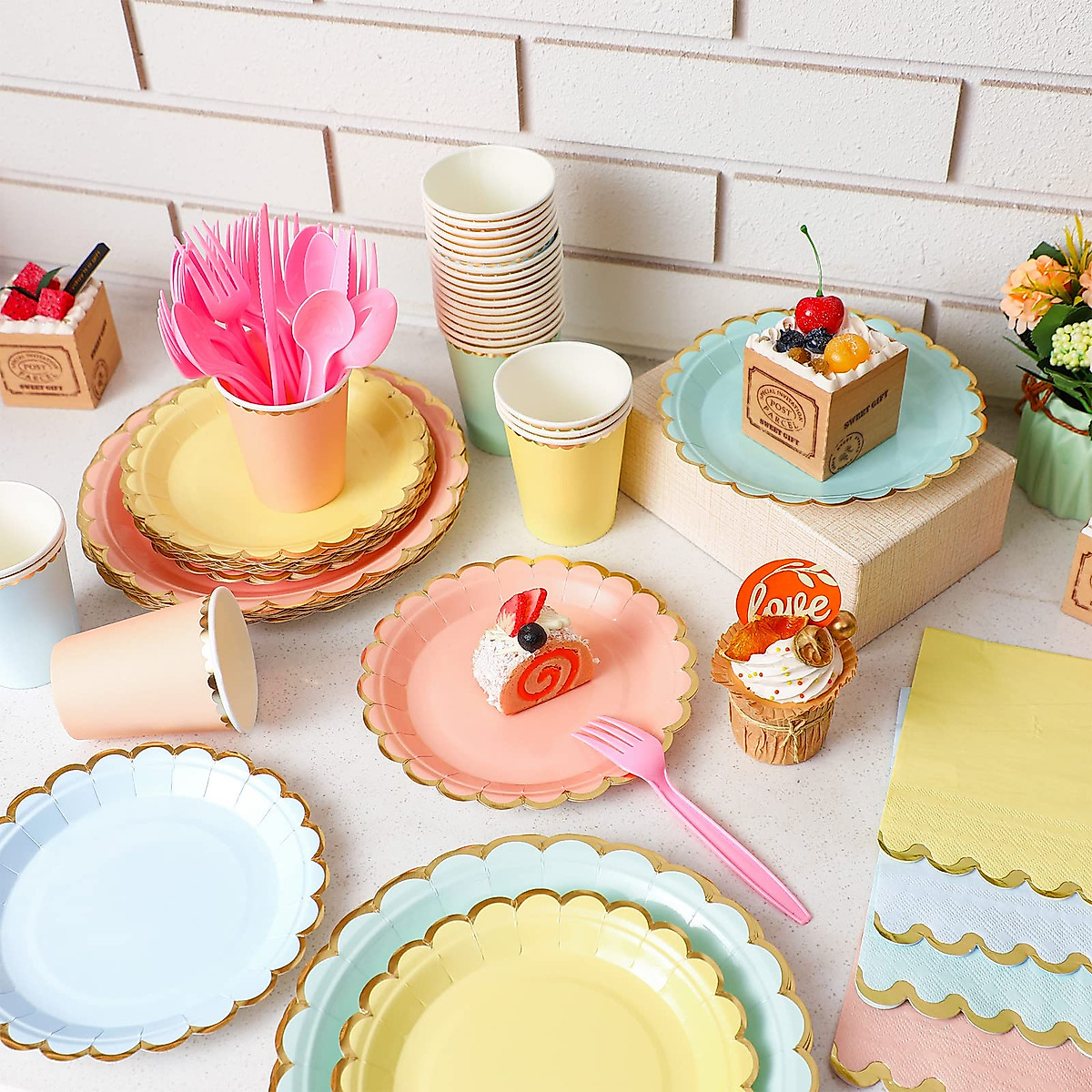 Yaomiao 168 Pcs Disposable Dinnerware Set Party Supplies, Scalloped Paper Plates Cups Napkin with Gold Foil Plastic Forks Knives Spoons Serve 24 Guests for Birthday Baby Shower (Multicolor,Round)