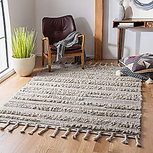SAFAVIEH Casablanca Collection Accent Rug - 4' x 6', Grey, Handmade Textured Wool Braided Tassel, 0.5-inch Thick Ideal for High Traffic Areas in Entryway, Living Room, Bedroom (CSB450H)