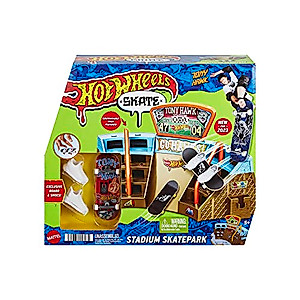 Hot Wheels Skate Stadium Playset Designed with Tony Hawk, 1 Exclusive Fingerboard & Pair of Skate Shoes, with Storage