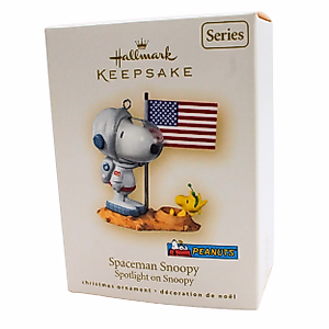 HALLMARK KEEPSAKE ORNAMENT - "SPACEMAN SNOOPY" SPOTLIGHT ON SNOOPY - #10 IN SERIES (2007) QX4757