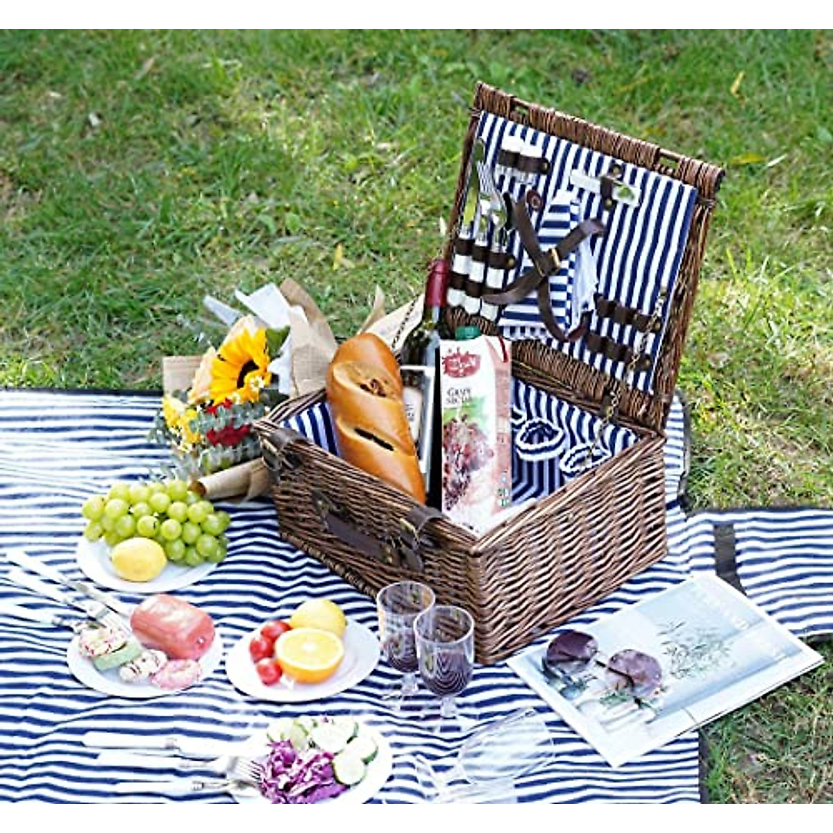 Wicker Picnic Basket for 4 with Soft Picnic Blanket, Picnic Set for 4 with Beach Mat, Willow Hamper Service Gift Set for Camping and Outdoor Party Best Gifts