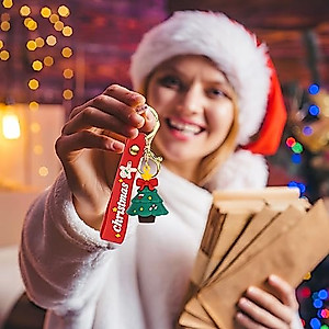 Amaxiu Christmas Keychain, Cute Christmas Tree PVC Key Chain Cartoon Xmas Theme Silicone Wristlet Keyring for Girls Women Handbag Schoolbag Pendant Party Decoration (Christmas Tree)