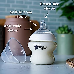 Tommee Tippee First Bottle Solution, Baby Bottle Kit with Closer to Nature Baby Bottles, Breast-Like Nipples with Anti-Colic Valves and Travel Lids