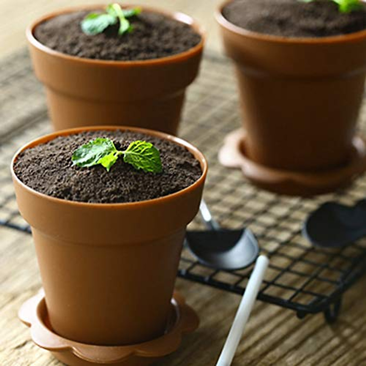 Housoutil Dessert Cups 20pcs Mini Dessert Cup, Plastic Flowerpot Cake Cups with Dome Lid, Bottom Tray and Shovel Spoon, Small Flower Pot Ice Cream Cups for Pudding Mousse DIY Baking Flower Pot Cupcake