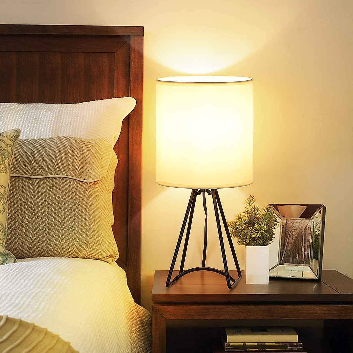 FOLKSMATE Bedside Table Lamps Set of 2, Black Metal Table Lamp for Bedroom, Modern Lamp for Nightstand, Simple Side Lamp with Linen Fabric Lampshade for Kids, Bedrooms, Living Room (Bulb not Included)