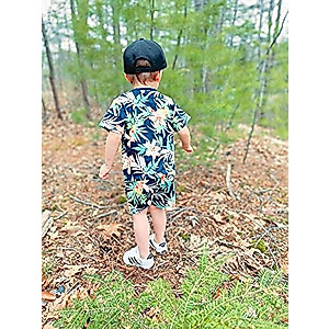 Aalizzwell Toddler Little Boys Girls Summer Outfits Hawaiian Floral T-Shirt Shorts Set Beach Clothes (Black, 3T)