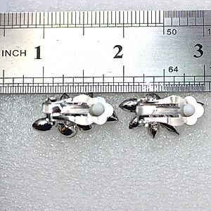 Faship Gorgeous Black Floral Clip On Style Earrings - Black