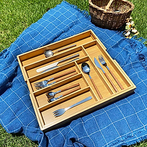 WKWKER Expandable Utensil Holder Bamboo Flatware Storage Tray Silverware Organizer with 8 Compartments for Forks Knief Spoon Holder Drawer Organizer for Kitchen (Natural)