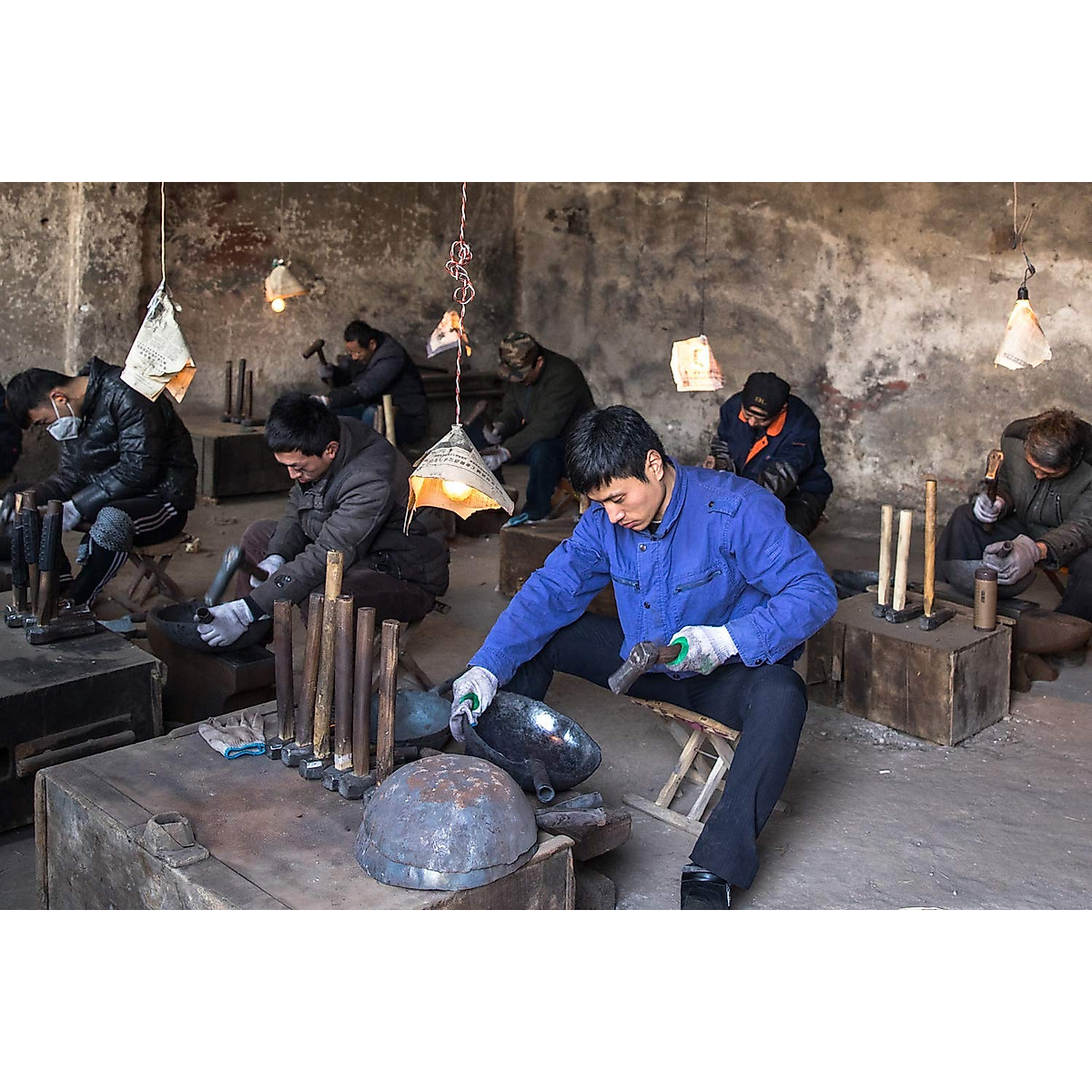 ZhenSanHuan Chinese Hand Hammered Iron Pow Woks and Stir Fry Pans Wooden Handle Round Bottom (30CM, Blue Black -Seasoned)