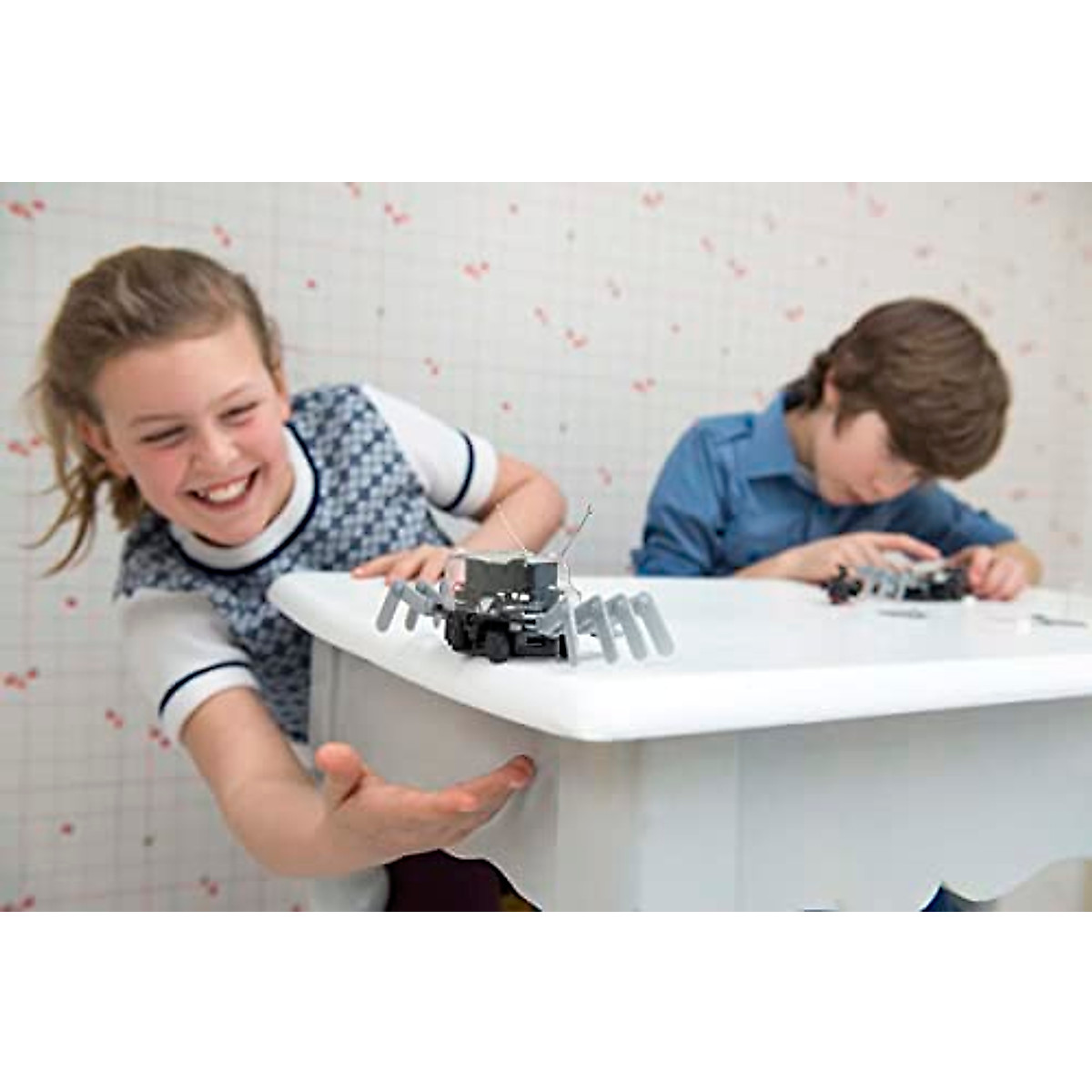 4M 5576 Table Top Robot - DIY Robotics Stem Toys, Engineering Edge Detector Gift for Kids & Teens, Boys & Girls (Packaging May Vary)