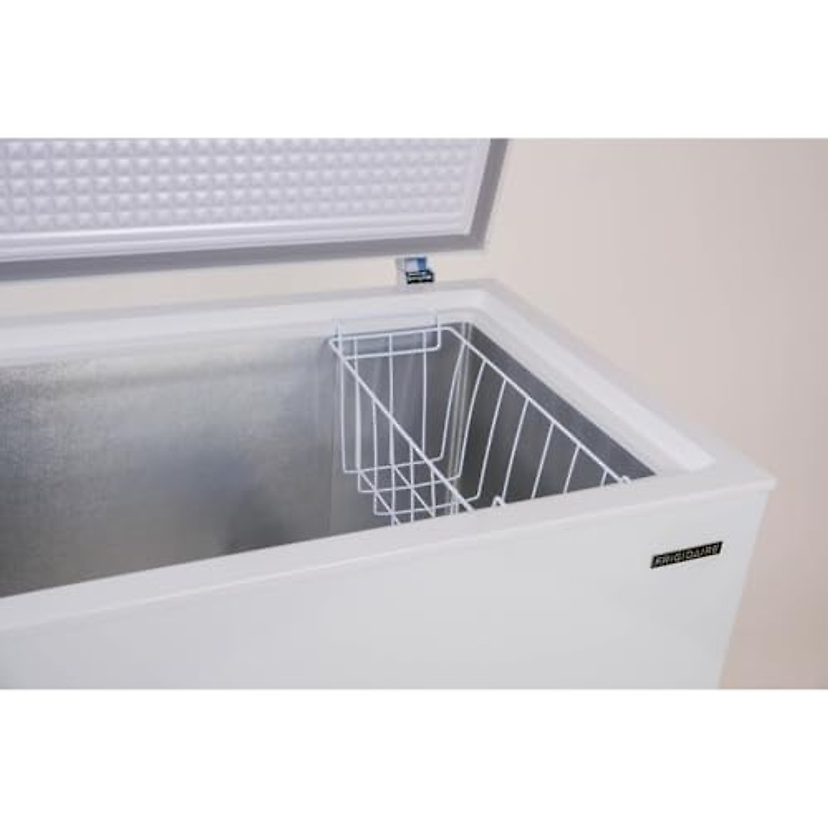 FRIGIDAIRE EFRF1049AMZ6COM RFRF1049 RCA Cubic Foot Chest Freezer, 10 cu ft, White