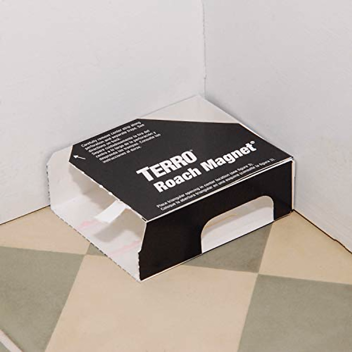 TERRO T256SR Poison Free Roach Magnet Trap and killer with Exclusive Pheromone Technology - Kills Ants, Spiders, Scropions, Silverfish, Crickets, and More - 24 Traps