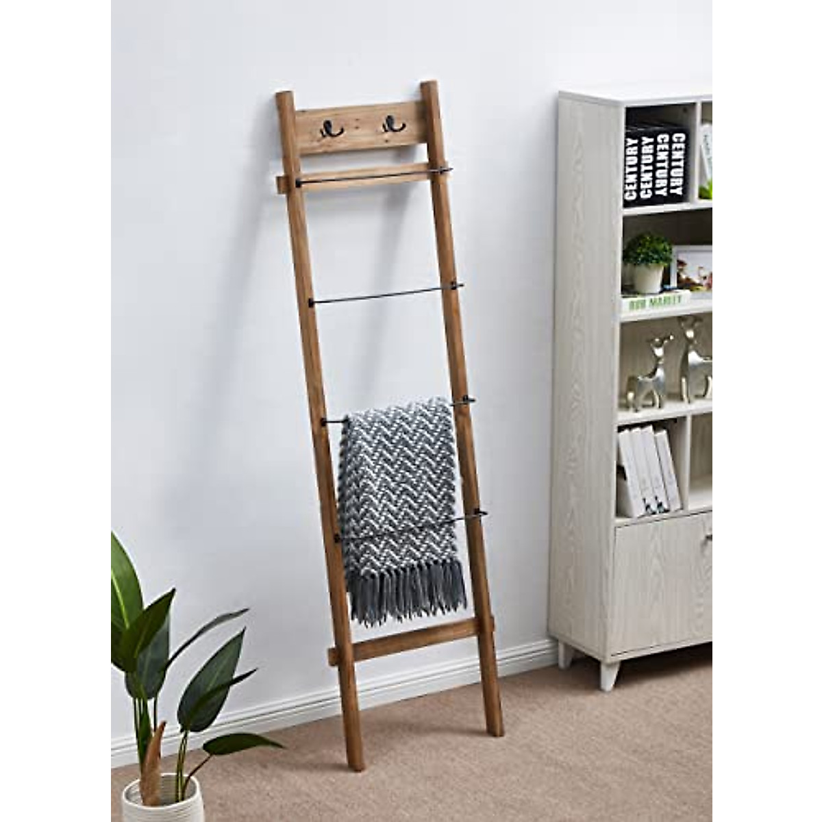 iltokk Wooden Blanket Ladder: 6ft Wall Leaning Blanket Ladder, Rustic Decorative Quilt Ladder, 4-Tier Farmhouse Blanket Ladder with 2 Hanging Hooks, for Bedroom, Brown