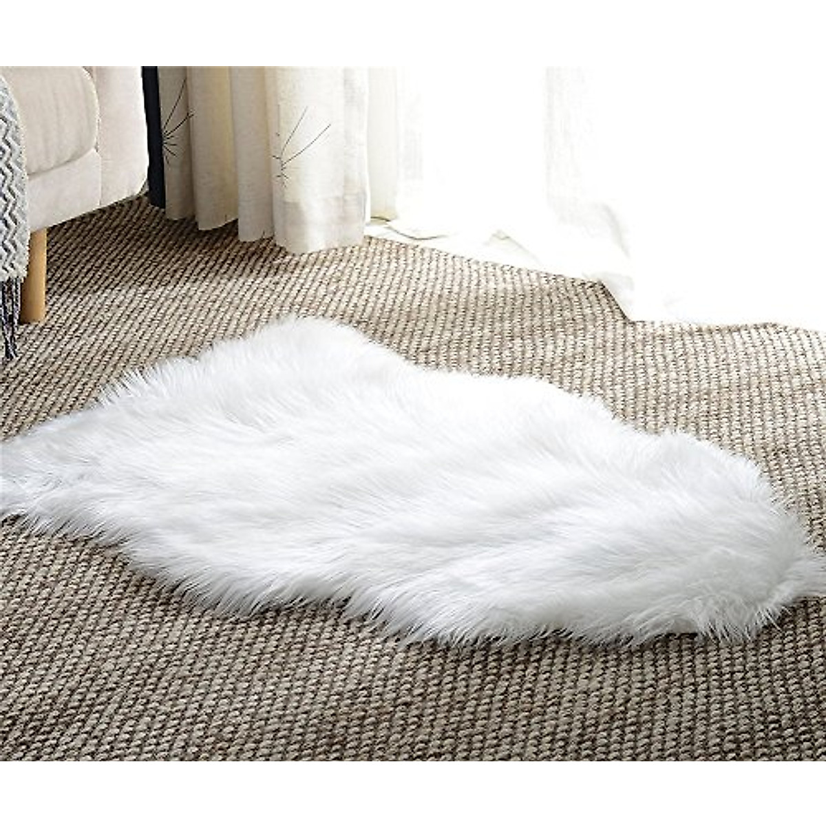 Dikoaina Classic Soft Faux Sheepskin Fur Rug White Fluffy Area Rug Shag Rug Carpets for Bedroom Living Room