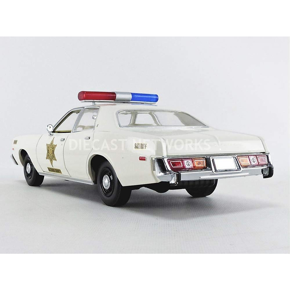 Greenlight 19055 1: 18 Artisan Collection - 1977 Plymouth Fury - Hazzard County Sheriff, Multi