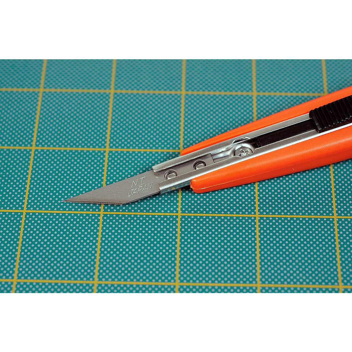 NT Cutter Multi-Use Plastic Cutter with Plastic Cutting Blade and Precision Knife Blade, 1 Cutter (M-500P)