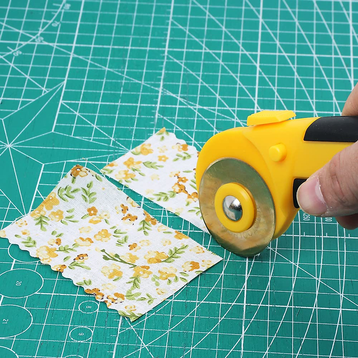 AUTOTOOLHOME 45mm Rotary Cutter Automatic Fabric Cutter 5pcs Titanium Replacement Blades 5pcs Pinking Rotary Blades with Safety Lock for Quilting, Sewing, Crafts