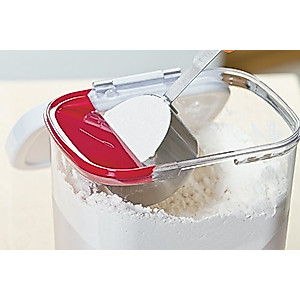 Prep Solutions by Progressive Flour Keeper with Built in Leveler, 3.8 Quart Capacity